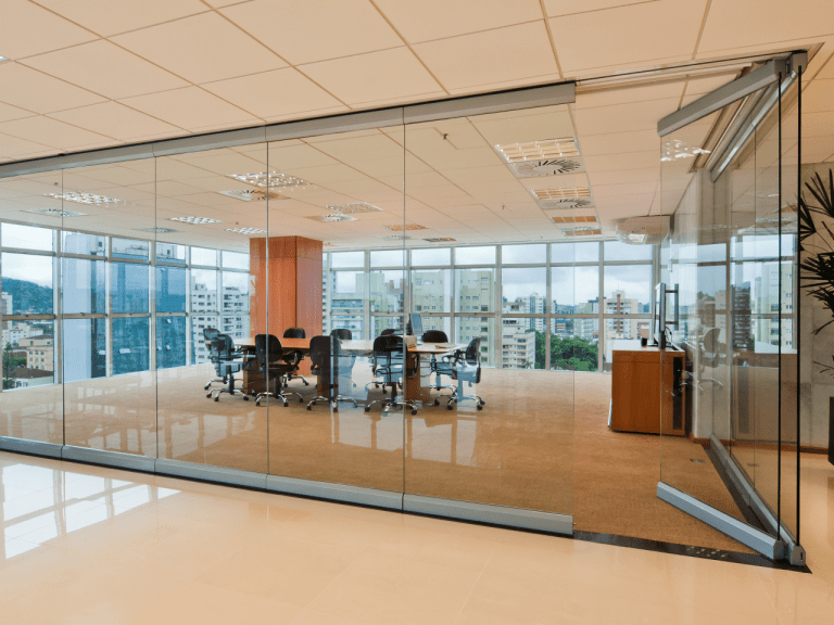 Divisória Retrátil de Vidro – ADesign Divisórias